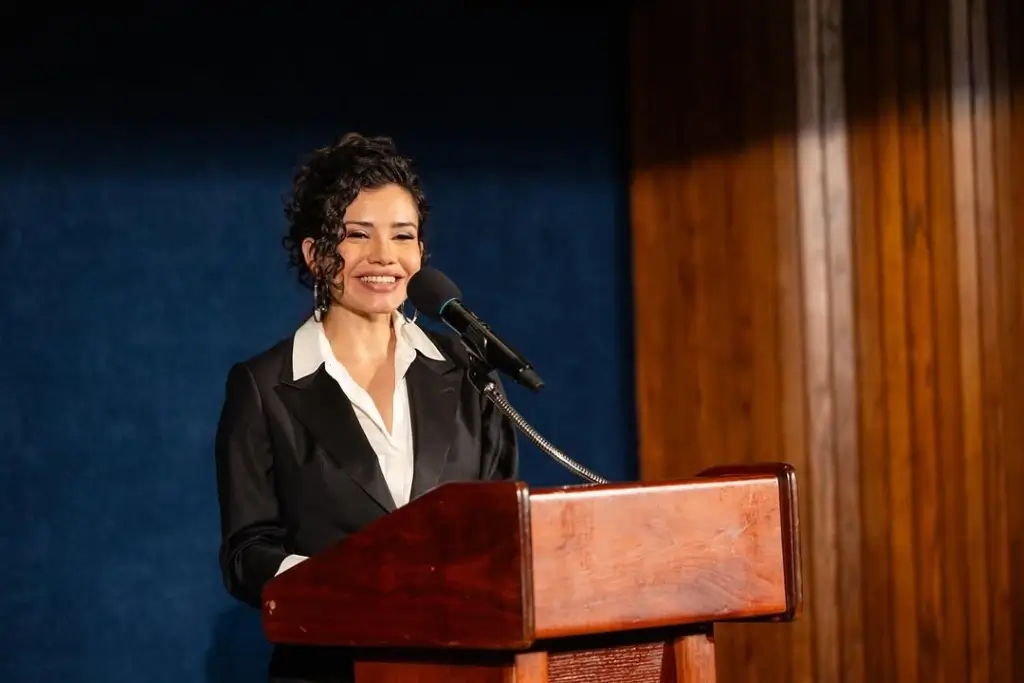 Laura Barrón-López Husband, Age, Net Worth, Height, Parents